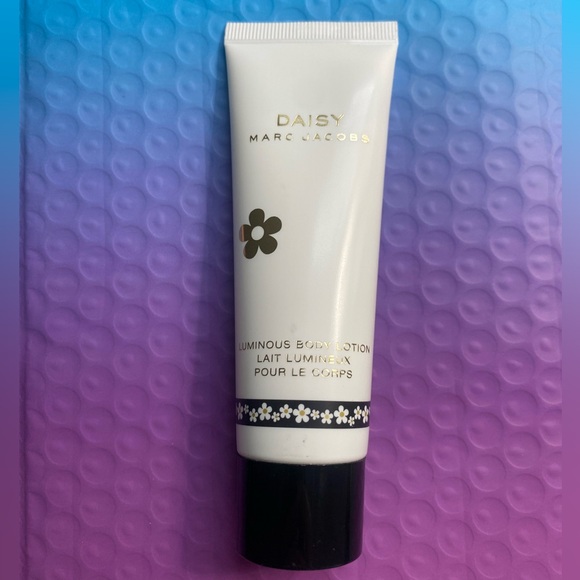 Marc Jacobs | Bath & Body | Marc Jacobs Daisy Body Lotion New 7 Fl Oz ...